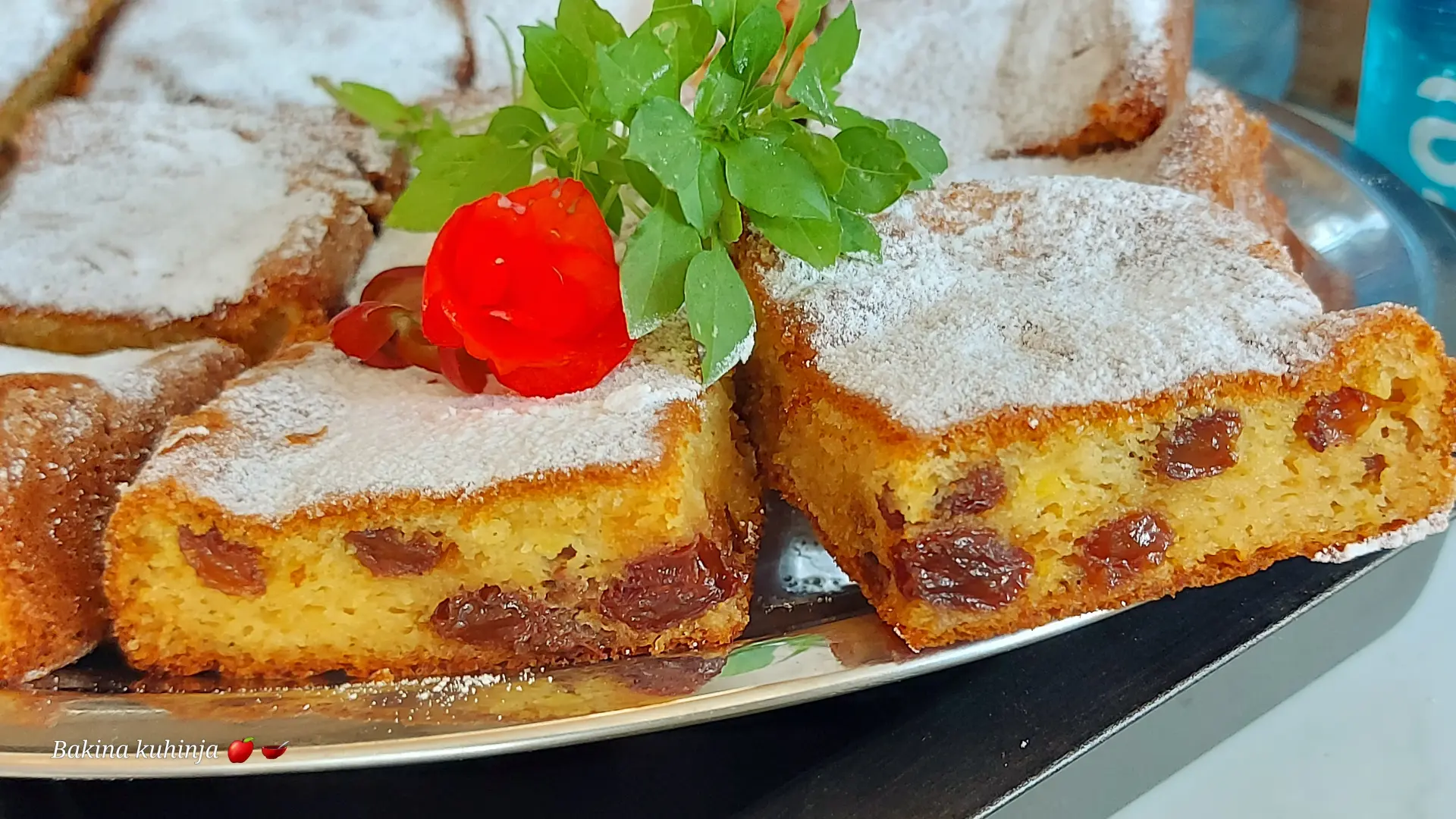 Kolač sa suvim grožđem iz bakine kuhinje: Savršen za posle ručka